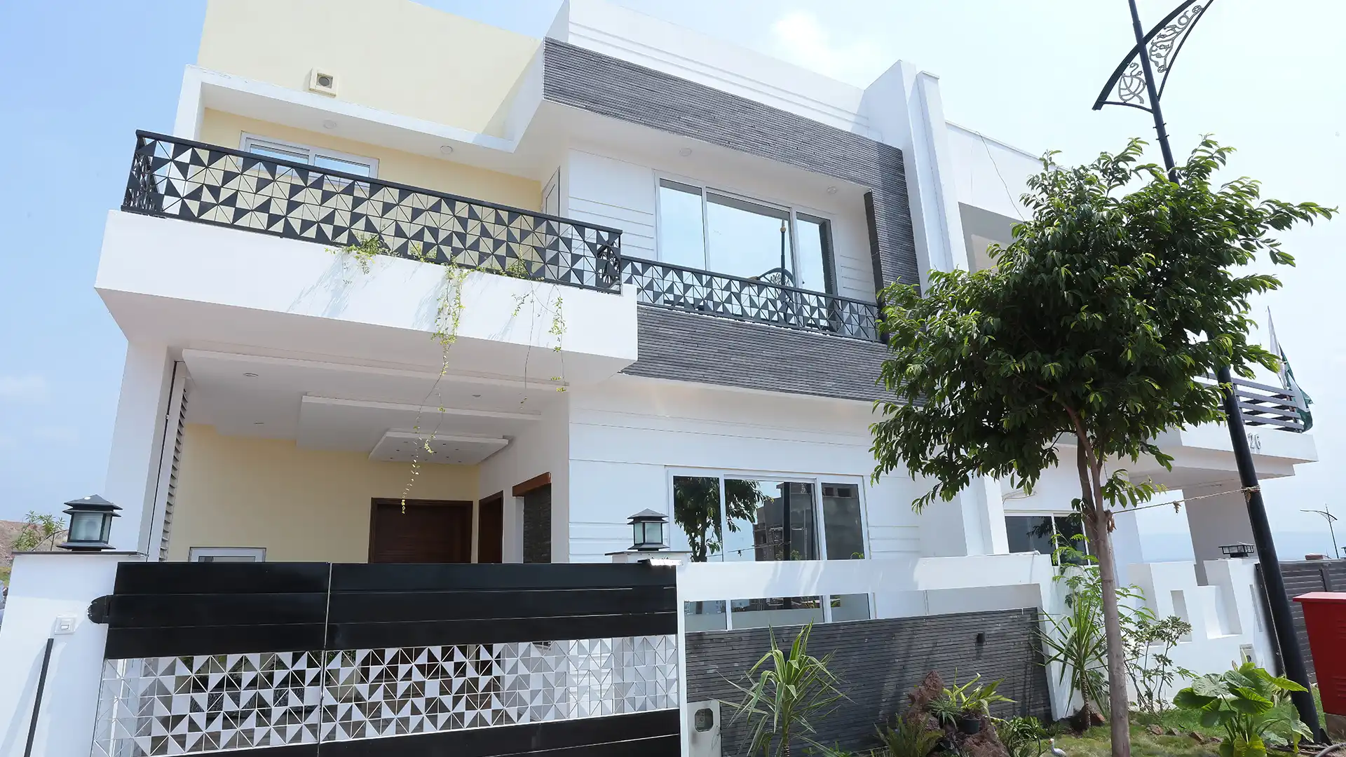 Modern Fascia “The 25”. - KQDesign Build